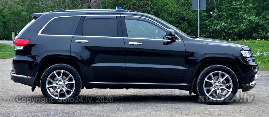 Black Jeep Grand Cherokee 2016 in Tallinn, with an engine capacity of 3.00 L and mileage of 110 thousand km for 20900 €, photo 6 on AUTOMOTO.COM.LV