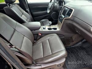 Black Jeep Grand Cherokee 2016 in Tallinn, with an engine capacity of 3.00 L and mileage of 110 thousand km for 20900 €, photo 9 on AUTOMOTO.COM.LV