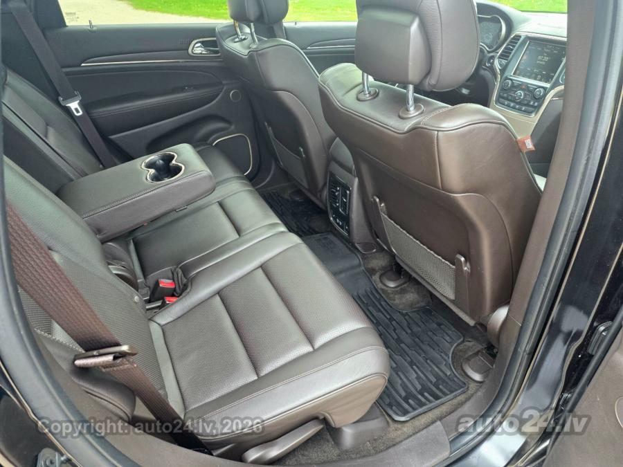 Black Jeep Grand Cherokee 2016 in Tallinn, with an engine capacity of 3.00 L and mileage of 110 thousand km for 20900 €, photo 10 on AUTOMOTO.COM.LV