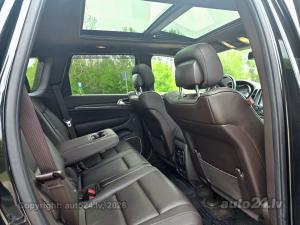 Black Jeep Grand Cherokee 2016 in Tallinn, with an engine capacity of 3.00 L and mileage of 110 thousand km for 20900 €, photo 11 on AUTOMOTO.COM.LV
