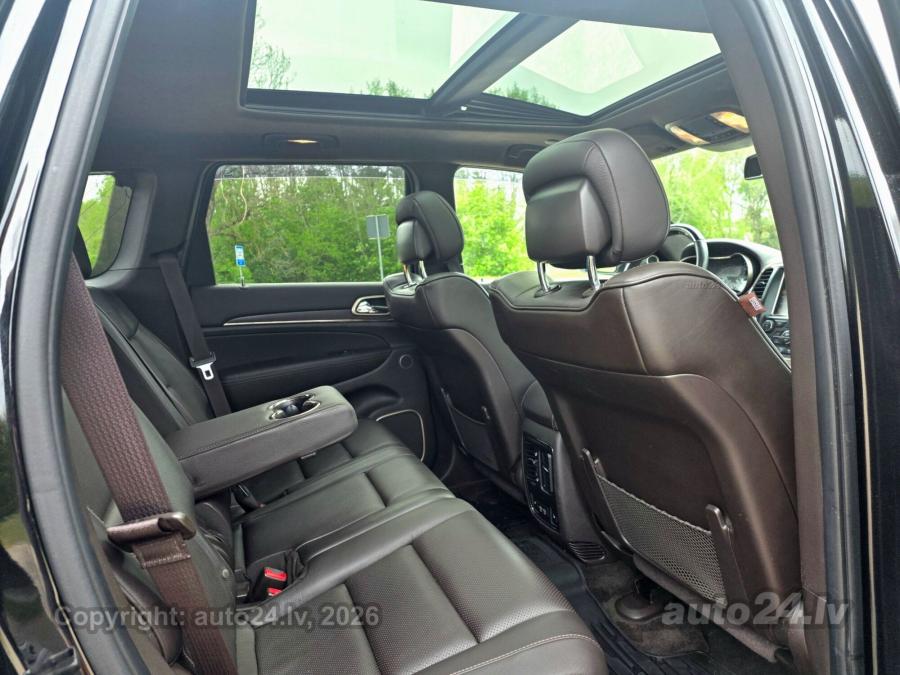 Black Jeep Grand Cherokee 2016 in Tallinn, with an engine capacity of 3.00 L and mileage of 110 thousand km for 20900 €, photo 11 on AUTOMOTO.COM.LV