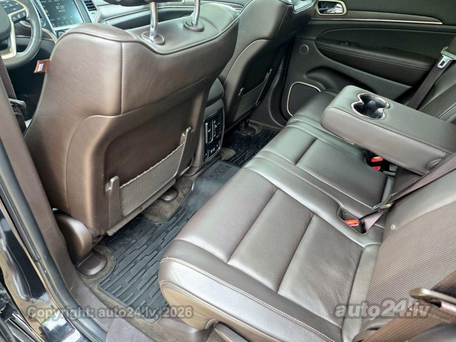 Black Jeep Grand Cherokee 2016 in Tallinn, with an engine capacity of 3.00 L and mileage of 110 thousand km for 20900 €, photo 13 on AUTOMOTO.COM.LV