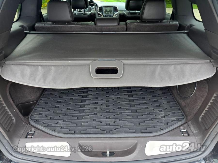 Black Jeep Grand Cherokee 2016 in Tallinn, with an engine capacity of 3.00 L and mileage of 110 thousand km for 20900 €, photo 14 on AUTOMOTO.COM.LV