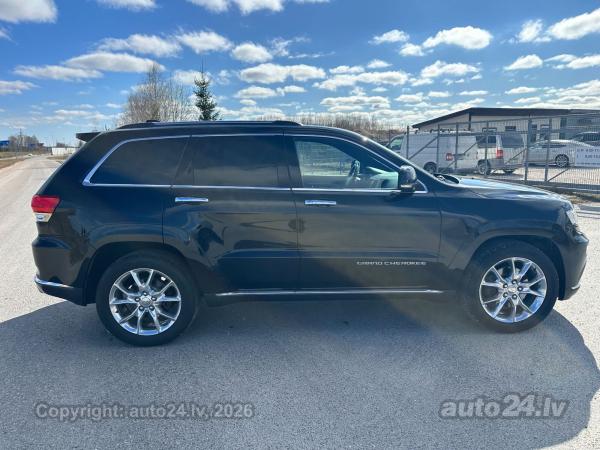 Black Jeep Grand Cherokee 2016 in Tartu, with an engine capacity of 3.00 L and mileage of 229 thousand km for 14990 €, photo 6 on AUTOMOTO.COM.LV