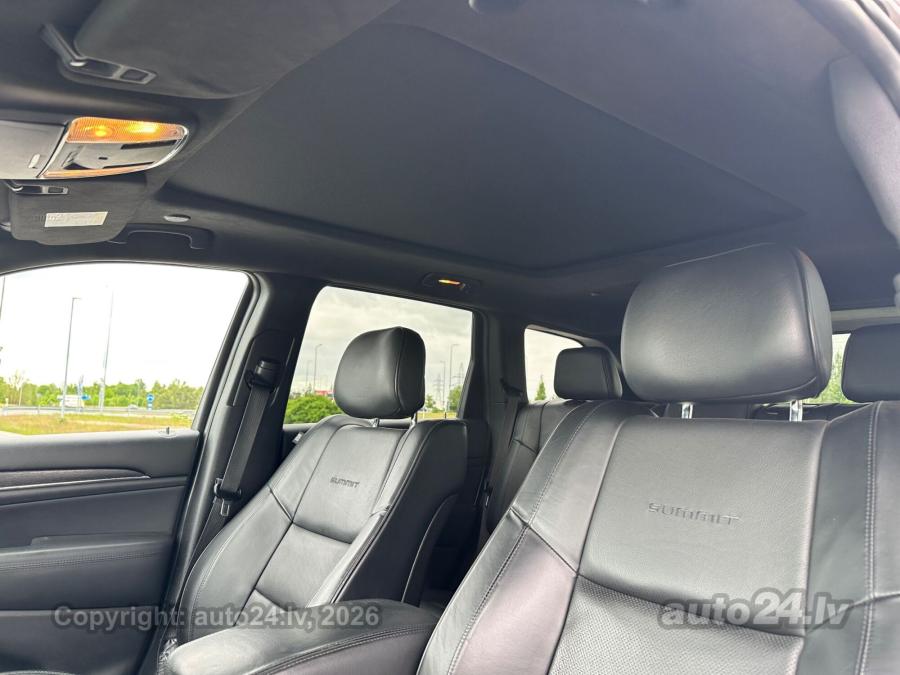 Melns Jeep Grand Cherokee 2016 Tartu, ar dzinēja tilpumu 3.00 L un nobraukumu 229 tūkst. km par 14990 €, foto 11 vietnē AUTOMOTO.COM.LV
