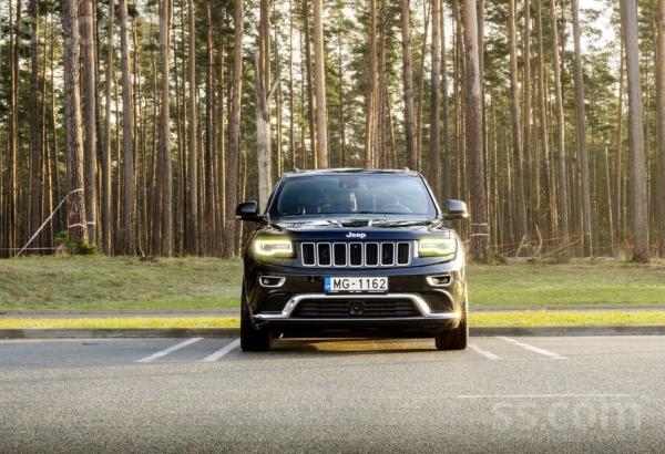 Black Jeep Grand Cherokee 2016 in Riga, with an engine capacity of 3.00 L and mileage of 121 thousand km for 17590 €, photo 3 on AUTOMOTO.COM.LV