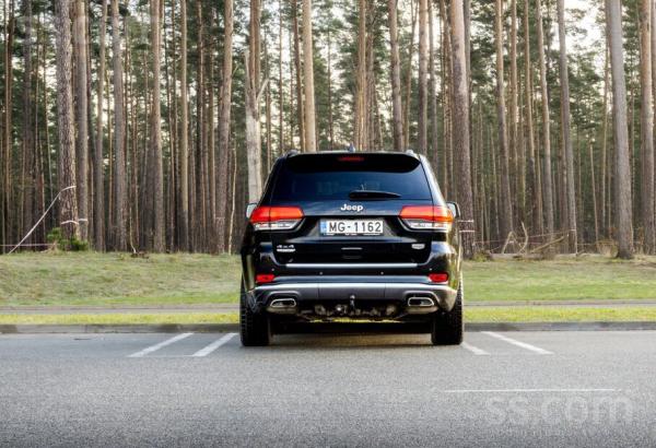 Black Jeep Grand Cherokee 2016 in Riga, with an engine capacity of 3.00 L and mileage of 121 thousand km for 17590 €, photo 6 on AUTOMOTO.COM.LV