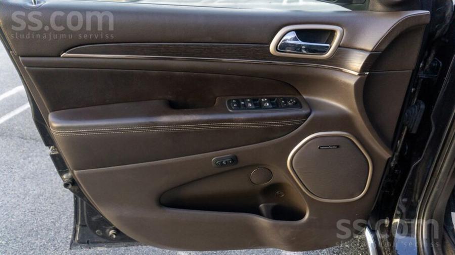 Melns Jeep Grand Cherokee 2016 Rīga, ar dzinēja tilpumu 3.00 L un nobraukumu 121 tūkst. km par 17590 €, foto 23 vietnē AUTOMOTO.COM.LV