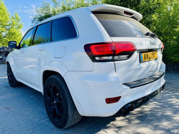 Melns Jeep Grand Cherokee 2016 Kaišiadorys, ar dzinēja tilpumu 6.40 L un nobraukumu 150 tūkst. km par 14950 €, foto 2 vietnē AUTOMOTO.COM.LV