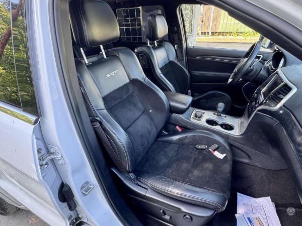 Melns Jeep Grand Cherokee 2016 Kaišiadorys, ar dzinēja tilpumu 6.40 L un nobraukumu 150 tūkst. km par 14950 €, foto 9 vietnē AUTOMOTO.COM.LV