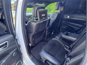 Black Jeep Grand Cherokee 2016 in Kaisiadorys, with an engine capacity of 6.40 L and mileage of 150 thousand km for 14950 €, photo 12 on AUTOMOTO.COM.LV