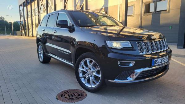 Black Jeep Grand Cherokee 2016 in Jonava, with an engine capacity of 2.99 L and mileage of 298 thousand km for 11599 €, photo 2 on AUTOMOTO.COM.LV