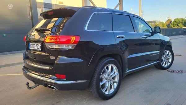 Black Jeep Grand Cherokee 2016 in Jonava, with an engine capacity of 2.99 L and mileage of 298 thousand km for 11599 €, photo 4 on AUTOMOTO.COM.LV