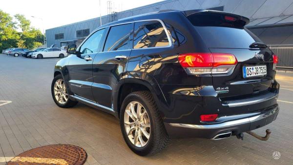 Black Jeep Grand Cherokee 2016 in Jonava, with an engine capacity of 2.99 L and mileage of 298 thousand km for 11599 €, photo 7 on AUTOMOTO.COM.LV
