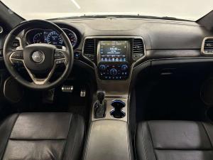 Black Jeep Grand Cherokee 2016 in Marijampole, with an engine capacity of 2.99 L and mileage of 186 thousand km for 16750 €, photo 13 on AUTOMOTO.COM.LV