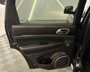 Black Jeep Grand Cherokee 2016 in Marijampole, with an engine capacity of 2.99 L and mileage of 186 thousand km for 16750 €, photo 15 on AUTOMOTO.COM.LV