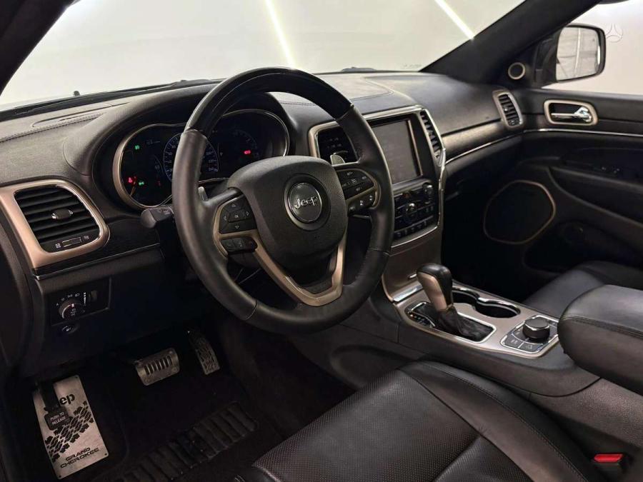 Black Jeep Grand Cherokee 2016 in Marijampole, with an engine capacity of 2.99 L and mileage of 186 thousand km for 16750 €, photo 16 on AUTOMOTO.COM.LV