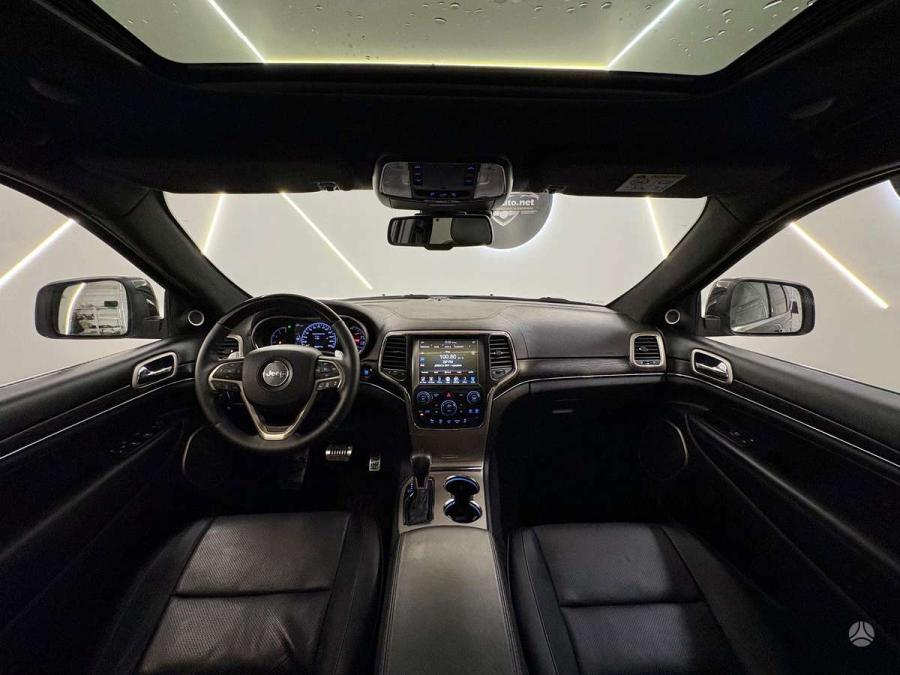 Black Jeep Grand Cherokee 2016 in Marijampole, with an engine capacity of 2.99 L and mileage of 186 thousand km for 16750 €, photo 19 on AUTOMOTO.COM.LV