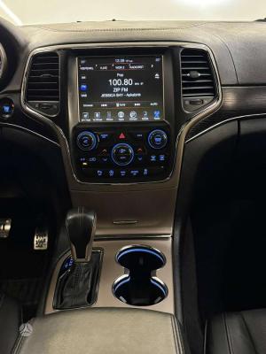 Black Jeep Grand Cherokee 2016 in Marijampole, with an engine capacity of 2.99 L and mileage of 186 thousand km for 16750 €, photo 20 on AUTOMOTO.COM.LV
