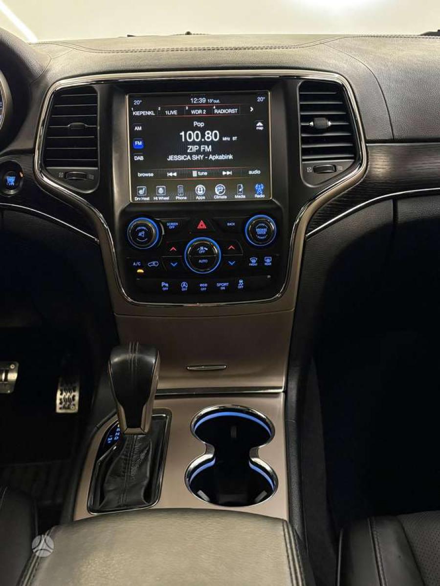 Black Jeep Grand Cherokee 2016 in Marijampole, with an engine capacity of 2.99 L and mileage of 186 thousand km for 16750 €, photo 20 on AUTOMOTO.COM.LV
