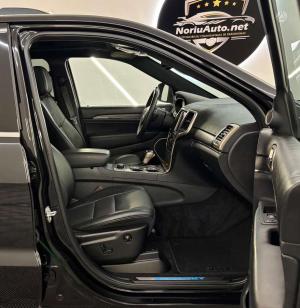 Black Jeep Grand Cherokee 2016 in Marijampole, with an engine capacity of 2.99 L and mileage of 186 thousand km for 16750 €, photo 21 on AUTOMOTO.COM.LV