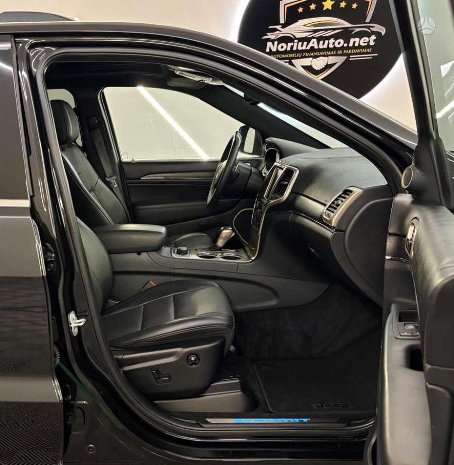 Black Jeep Grand Cherokee 2016 in Marijampole, with an engine capacity of 2.99 L and mileage of 186 thousand km for 16750 €, photo 21 on AUTOMOTO.COM.LV