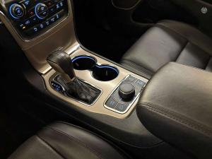 Black Jeep Grand Cherokee 2016 in Marijampole, with an engine capacity of 2.99 L and mileage of 186 thousand km for 16750 €, photo 23 on AUTOMOTO.COM.LV