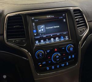 Black Jeep Grand Cherokee 2016 in Marijampole, with an engine capacity of 2.99 L and mileage of 186 thousand km for 16750 €, photo 26 on AUTOMOTO.COM.LV