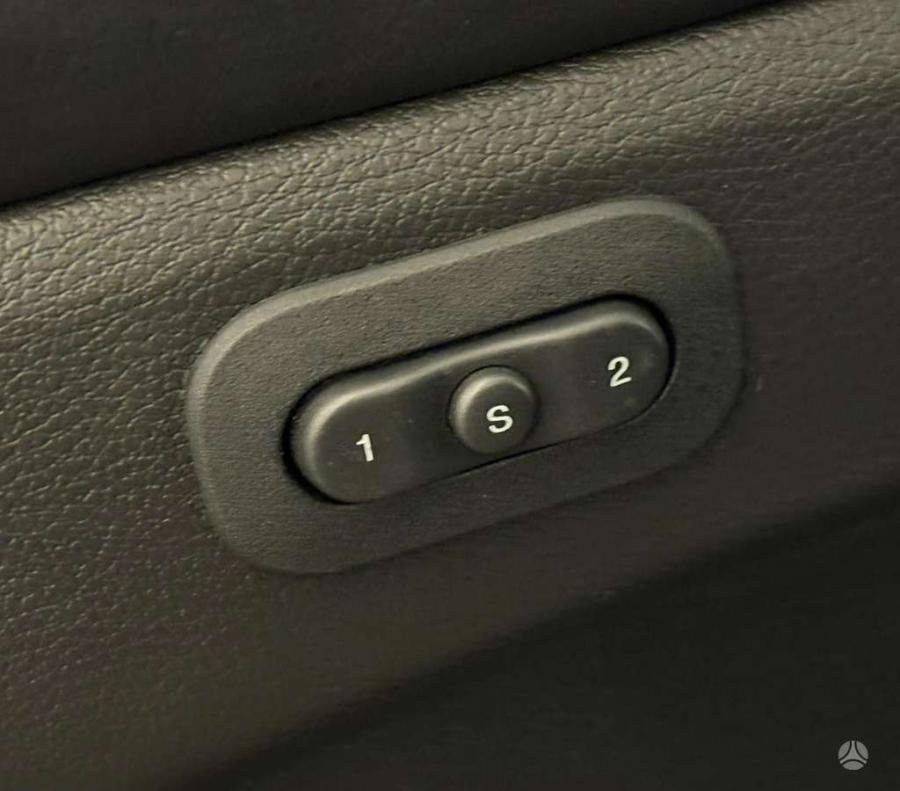 Black Jeep Grand Cherokee 2016 in Marijampole, with an engine capacity of 2.99 L and mileage of 186 thousand km for 16750 €, photo 30 on AUTOMOTO.COM.LV
