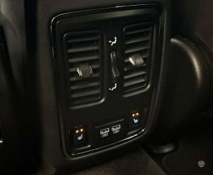 Black Jeep Grand Cherokee 2016 in Marijampole, with an engine capacity of 2.99 L and mileage of 186 thousand km for 16750 €, photo 32 on AUTOMOTO.COM.LV