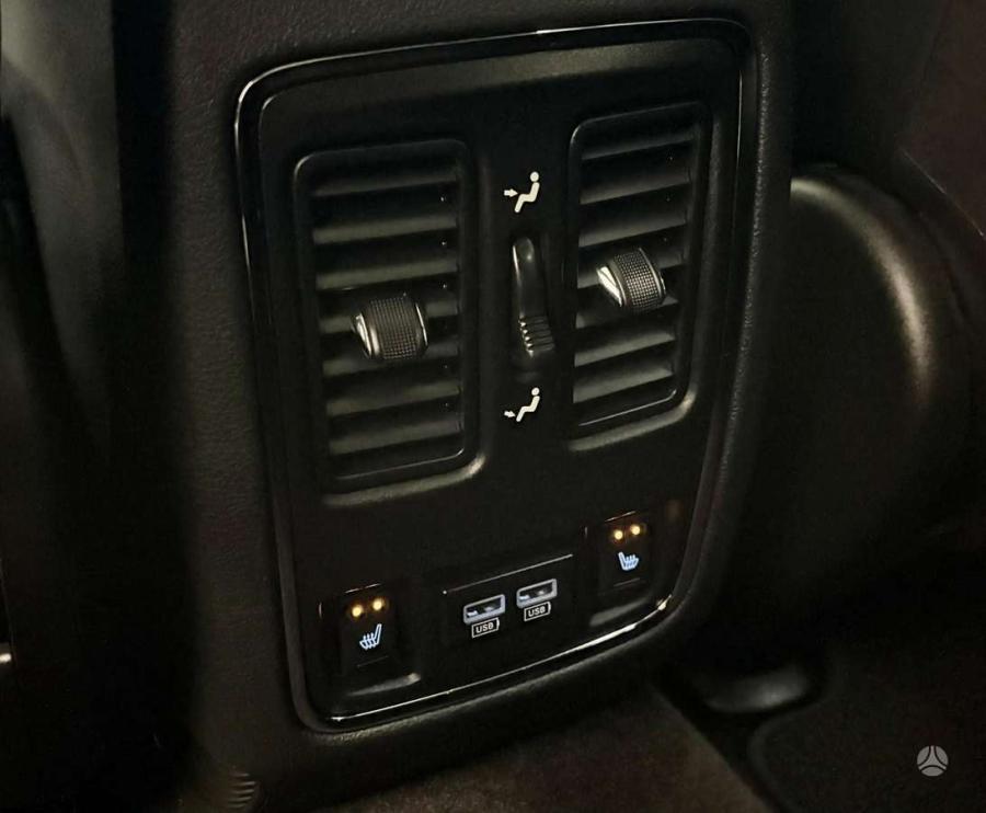 Black Jeep Grand Cherokee 2016 in Marijampole, with an engine capacity of 2.99 L and mileage of 186 thousand km for 16750 €, photo 32 on AUTOMOTO.COM.LV