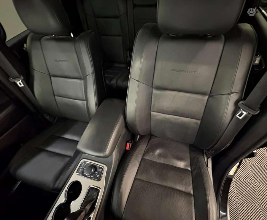 Black Jeep Grand Cherokee 2016 in Marijampole, with an engine capacity of 2.99 L and mileage of 186 thousand km for 16750 €, photo 34 on AUTOMOTO.COM.LV