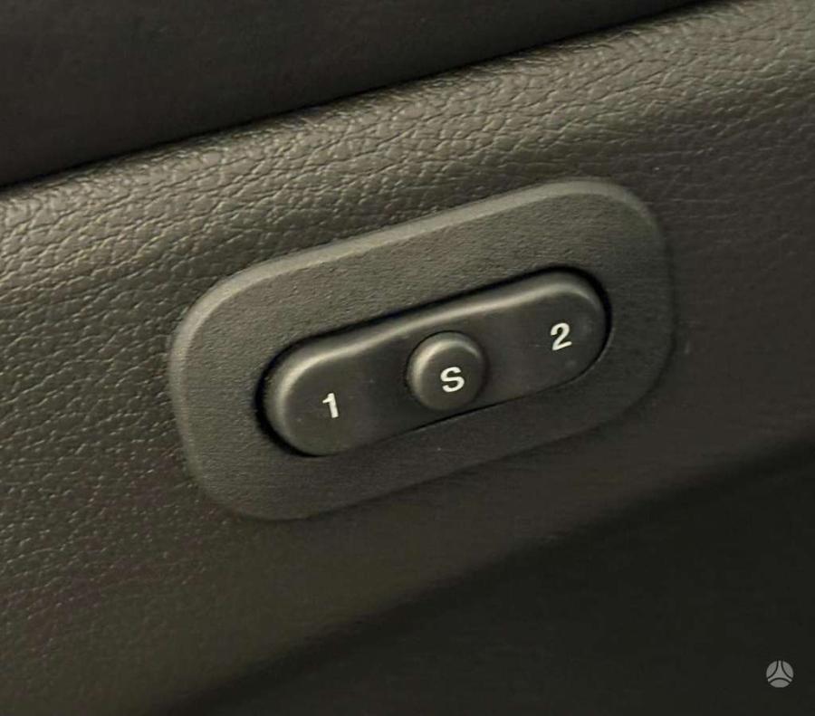 Black Jeep Grand Cherokee 2016 in Marijampole, with an engine capacity of 2.99 L and mileage of 186 thousand km for 16750 €, photo 36 on AUTOMOTO.COM.LV