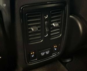 Black Jeep Grand Cherokee 2016 in Marijampole, with an engine capacity of 2.99 L and mileage of 186 thousand km for 16750 €, photo 38 on AUTOMOTO.COM.LV