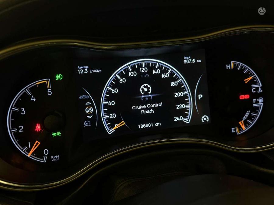 Black Jeep Grand Cherokee 2016 in Marijampole, with an engine capacity of 2.99 L and mileage of 186 thousand km for 16750 €, photo 39 on AUTOMOTO.COM.LV