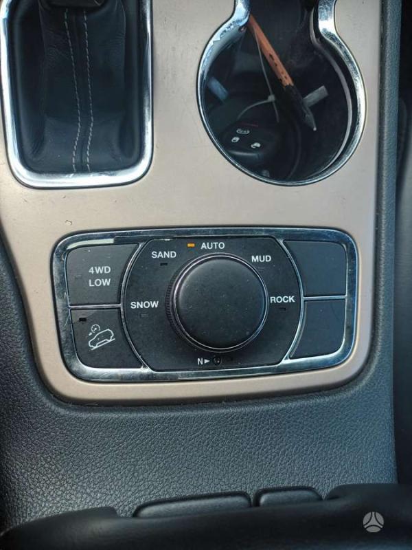 Melns Jeep Grand Cherokee 2016 Tauragė, ar dzinēja tilpumu 3.60 L un nobraukumu 300 tūkst. km par 12500 €, foto 9 vietnē AUTOMOTO.COM.LV