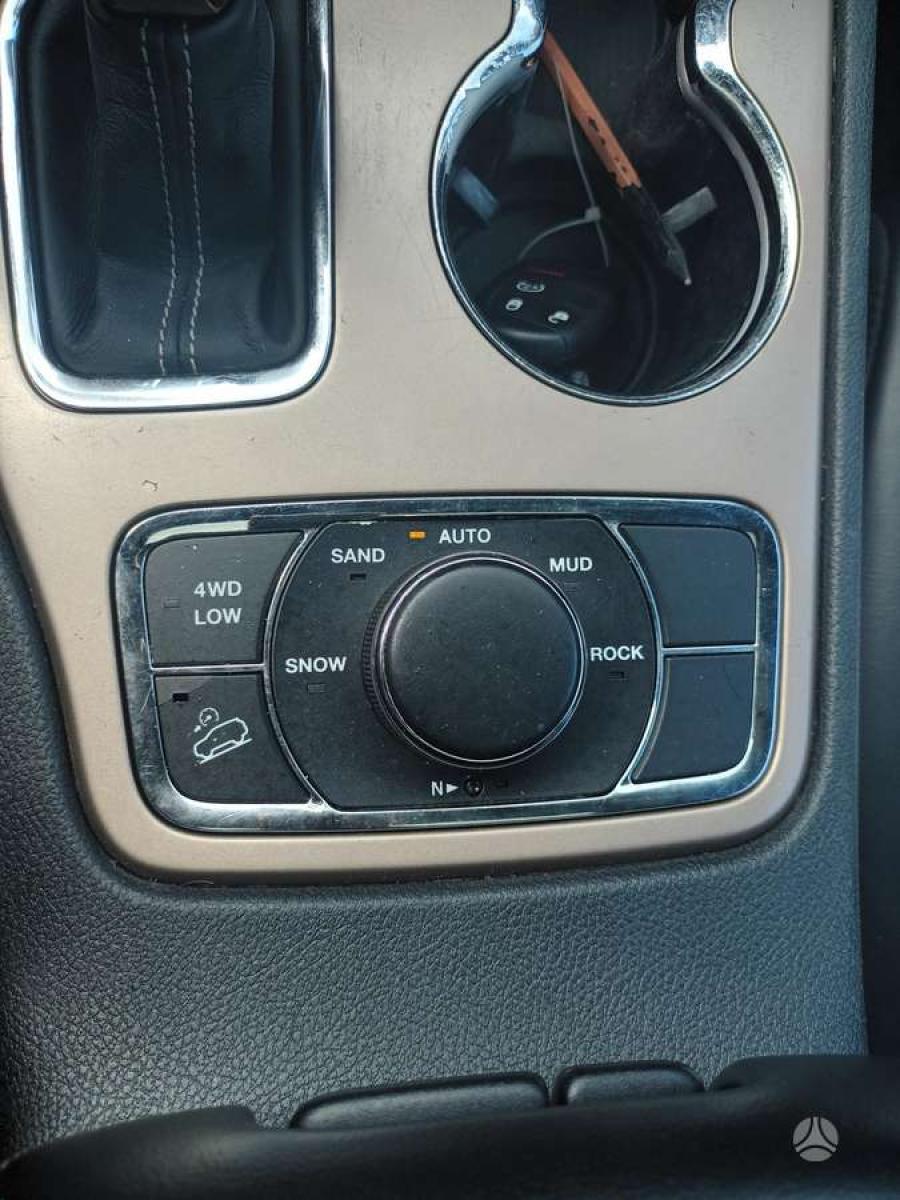 Melns Jeep Grand Cherokee 2016 Tauragė, ar dzinēja tilpumu 3.60 L un nobraukumu 300 tūkst. km par 12500 €, foto 10 vietnē AUTOMOTO.COM.LV