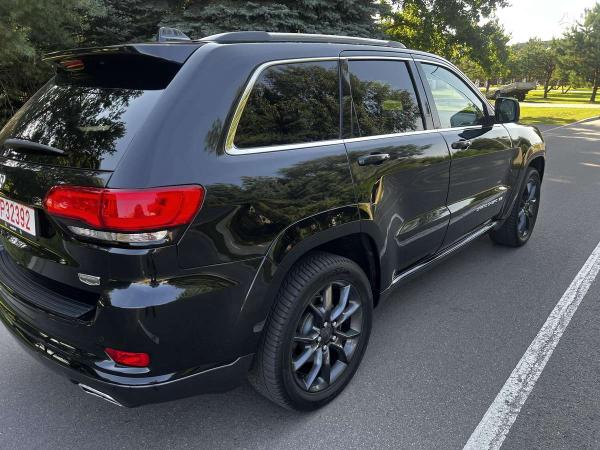 Black Jeep Grand Cherokee 2016 in Vilkaviskis, with an engine capacity of 2.99 L and mileage of 199 thousand km for 12999 €, photo 4 on AUTOMOTO.COM.LV