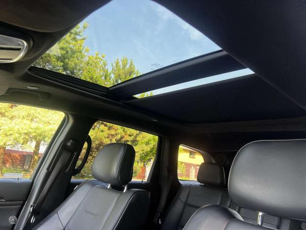Black Jeep Grand Cherokee 2016 in Vilkaviskis, with an engine capacity of 2.99 L and mileage of 199 thousand km for 12999 €, photo 8 on AUTOMOTO.COM.LV