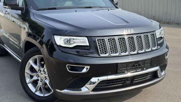 Black Jeep Grand Cherokee 2016 in Telschi, with an engine capacity of 2.99 L and mileage of 158 thousand km for 16800 €, photo 2 on AUTOMOTO.COM.LV