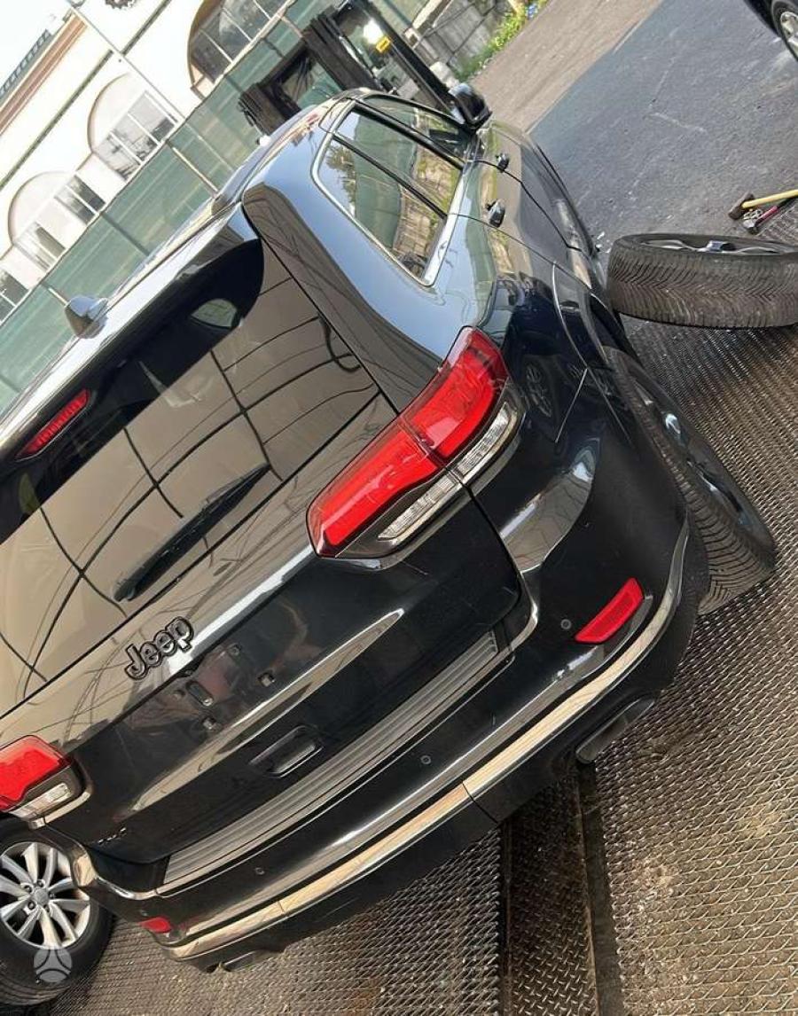 Black Jeep Grand Cherokee 2016 in Ukmerge, with an engine capacity of 3.60 L and mileage of 180 thousand km for 8600 €, photo 3 on AUTOMOTO.COM.LV