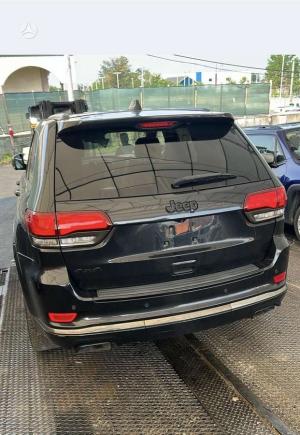 Black Jeep Grand Cherokee 2016 in Ukmerge, with an engine capacity of 3.60 L and mileage of 180 thousand km for 8600 €, photo 4 on AUTOMOTO.COM.LV