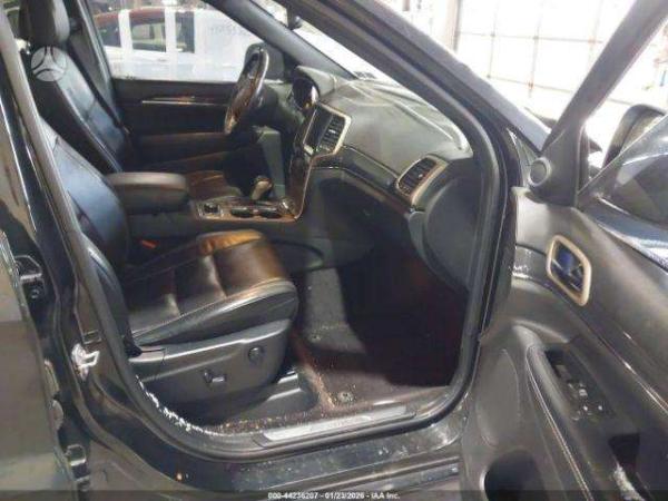Melns Jeep Grand Cherokee 2016 Šauļi, ar dzinēja tilpumu 5.65 L un nobraukumu 208 tūkst. km par 11400 €, foto 8 vietnē AUTOMOTO.COM.LV