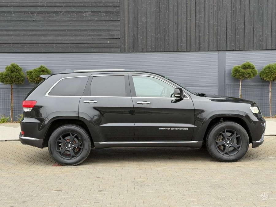 Melns Jeep Grand Cherokee 2017 Šauļi, ar dzinēja tilpumu 2.99 L un nobraukumu 116 tūkst. km par 17690 €, foto 8 vietnē AUTOMOTO.COM.LV