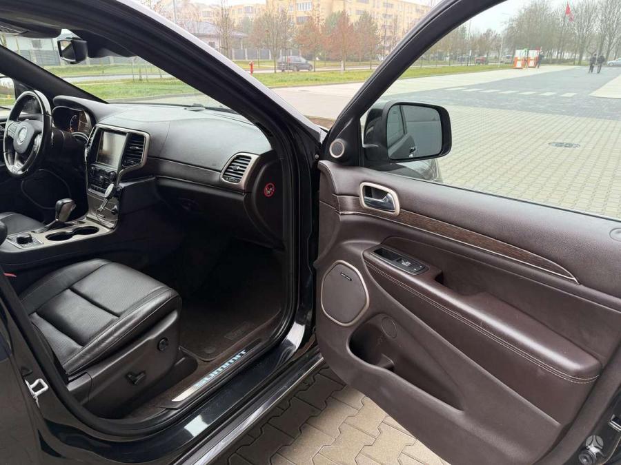 Melns Jeep Grand Cherokee 2017 Šauļi, ar dzinēja tilpumu 2.99 L un nobraukumu 116 tūkst. km par 17690 €, foto 22 vietnē AUTOMOTO.COM.LV