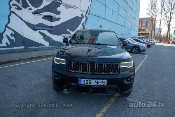 Melns Jeep Grand Cherokee 2017 Tallina, ar dzinēja tilpumu 3.00 L un nobraukumu 258 tūkst. km par 19400 €, foto 1 vietnē AUTOMOTO.COM.LV