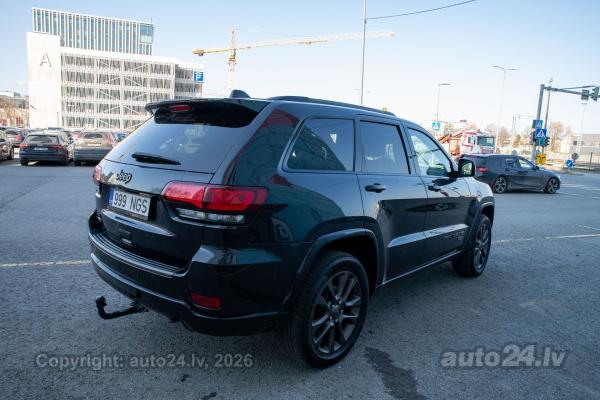 Melns Jeep Grand Cherokee 2017 Tallina, ar dzinēja tilpumu 3.00 L un nobraukumu 258 tūkst. km par 19400 €, foto 3 vietnē AUTOMOTO.COM.LV