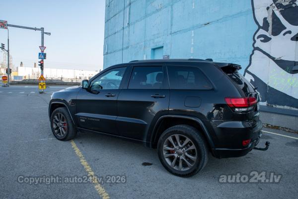 Melns Jeep Grand Cherokee 2017 Tallina, ar dzinēja tilpumu 3.00 L un nobraukumu 258 tūkst. km par 19400 €, foto 5 vietnē AUTOMOTO.COM.LV