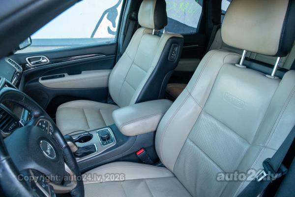 Melns Jeep Grand Cherokee 2017 Tallina, ar dzinēja tilpumu 3.00 L un nobraukumu 258 tūkst. km par 19400 €, foto 7 vietnē AUTOMOTO.COM.LV