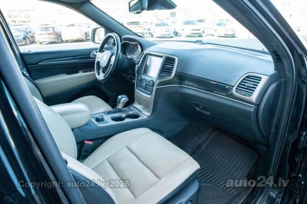 Melns Jeep Grand Cherokee 2017 Tallina, ar dzinēja tilpumu 3.00 L un nobraukumu 258 tūkst. km par 19400 €, foto 9 vietnē AUTOMOTO.COM.LV